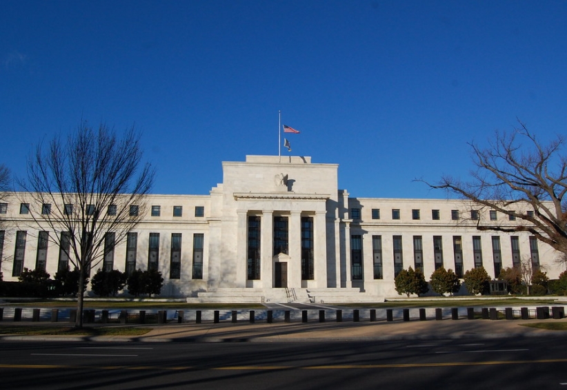 Senátor Mike Lee obviňuje centrální banku z inflace a chce „konec Fedu ...