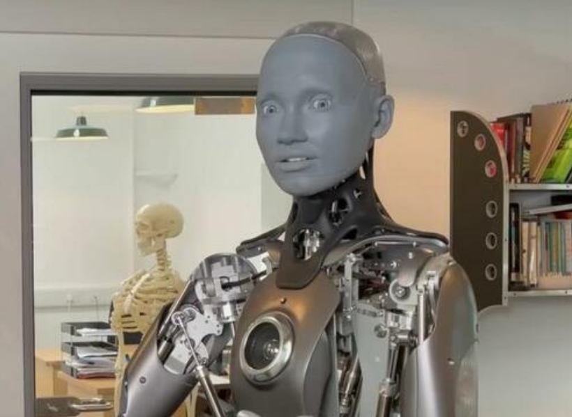 „Nejpokročilejší“ humanoidní robot na světě slibuje, že „neovládne svět ...