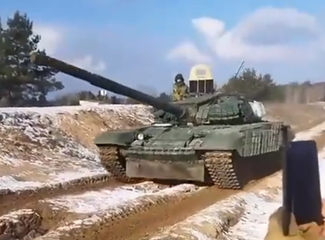 Českem dodaný tank T-72EA na Ukrajinu natočen na cvičišti | AC24.cz