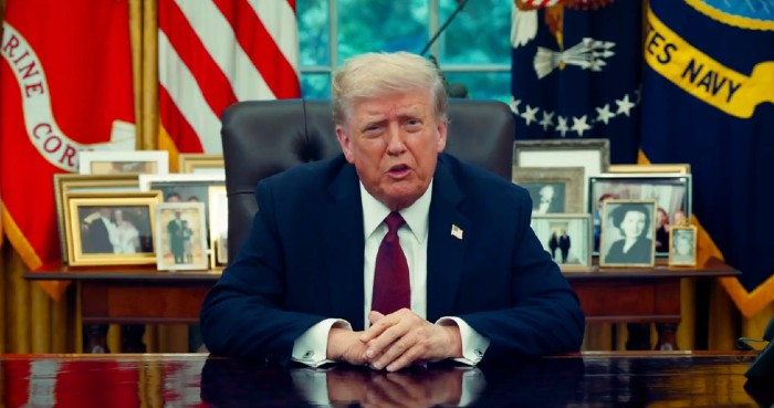 Ostrá slova Trumpa: Ukrajina je nevděčná, EU dále kupuje ropu z Ruska ...