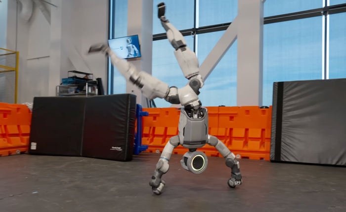 Humanoidní robot zvládl perfektní salto vzad, pokrok v oblasti mobility ...